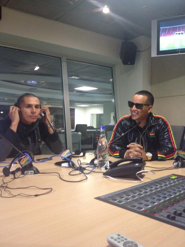 Daddy Yankee junto a Reykon en Los 40 | Fotogalería | Actualidad ...