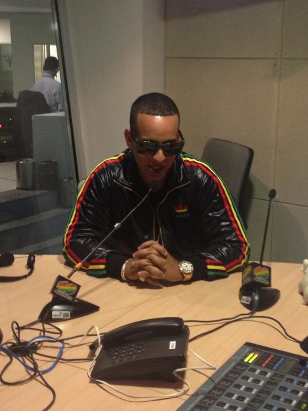 Daddy Yankee junto a Reykon en Los 40 | Fotogalería | Actualidad ...