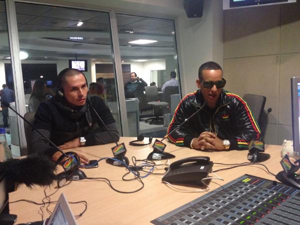 Daddy Yankee junto a Reykon en Los 40 | Fotogalería | Actualidad ...