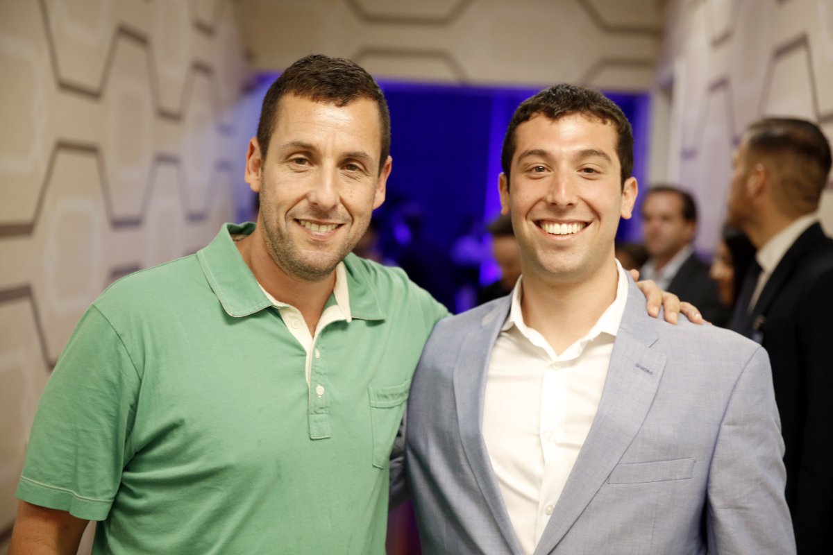 Adam Sandler invita a su doble a la premiere de ‘Do-Over’ | Fotogalería ...
