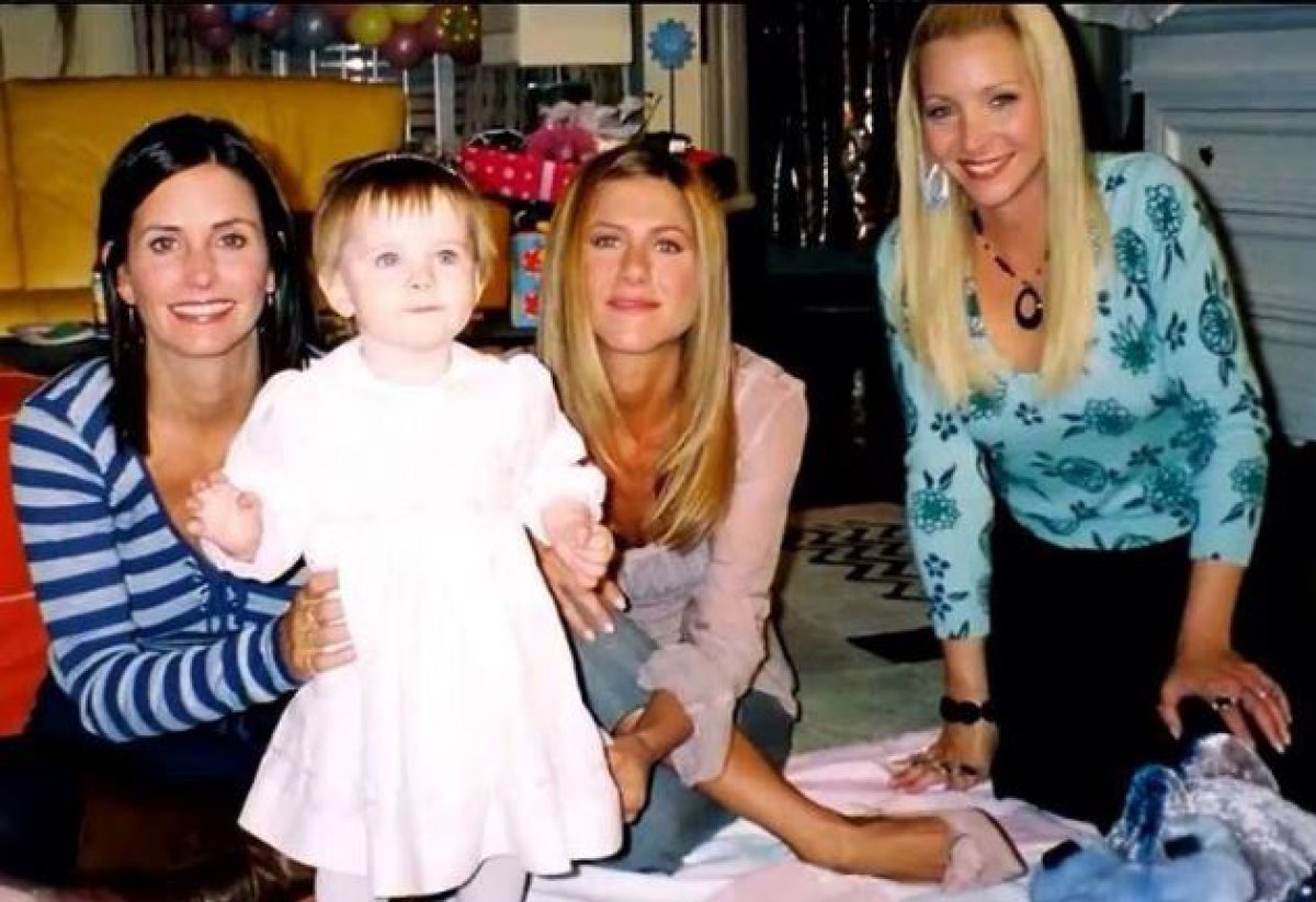 Así se ve hoy Emma, la hija de Rachel y Ross en la serie Friends ...