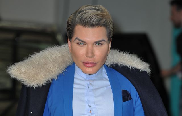 La exótica fiesta del Ken Humano que se salió de control | Cine y ...