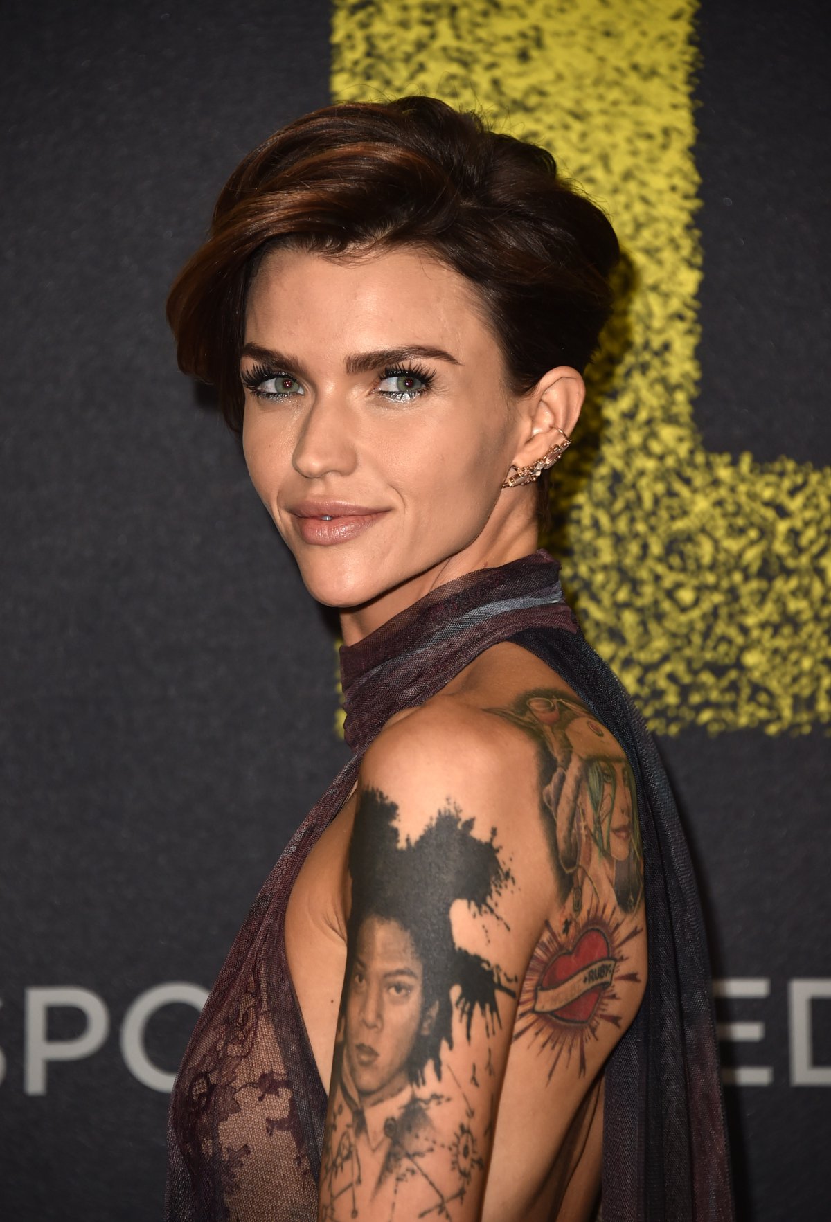 La actriz Ruby Rose se somete a una intervención de espalda ...