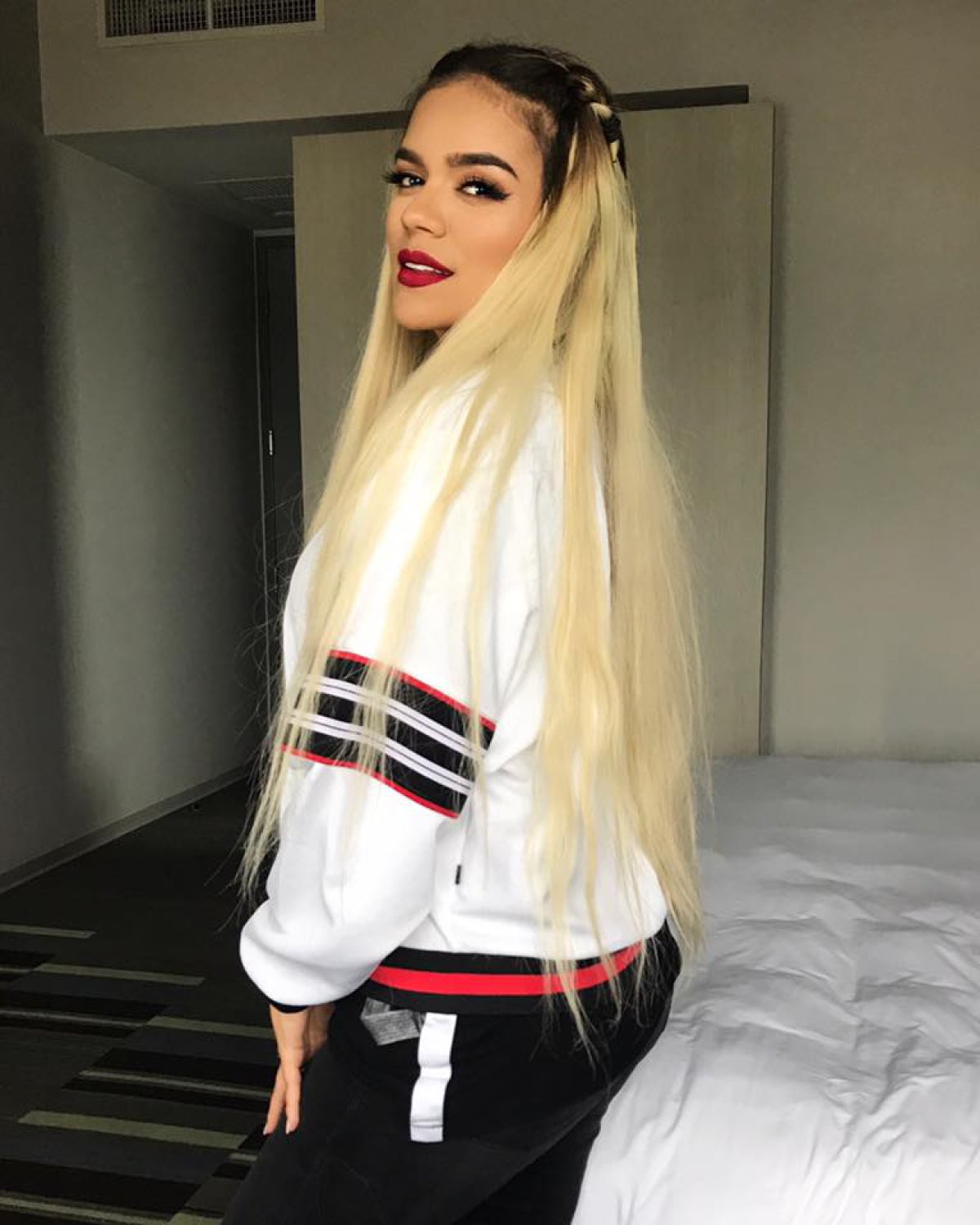 ¿Qué tal quedo? Karol G sorprende con impresionante cambio de look | Fotogalería | Radio | LOS40 ...