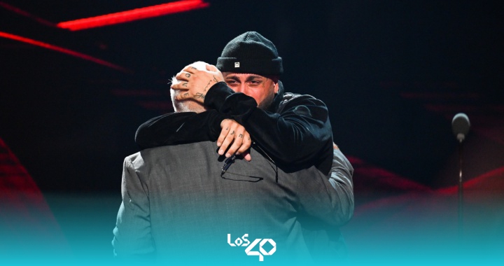 Nicky Jam lloró cuando su papa le entregó el premio Salón de la Fama de ...